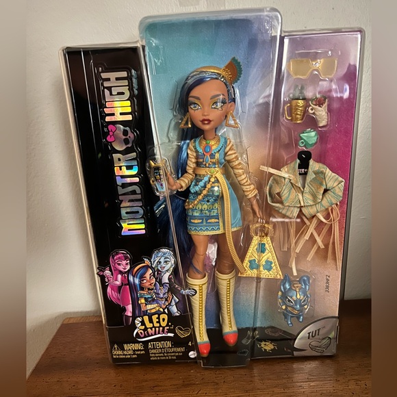 monster high | Toys | Monster High Cleo Denile Deluxe Set With Tut Pet ...